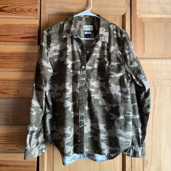 Universal Thread | Tops | Universal Thread Camo Button Down Shirt ...